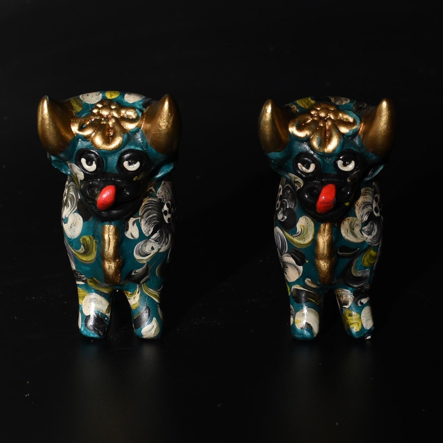 Pair of Ceramic Pucara Bulls hand painted Sacred Valley – Shaman Things